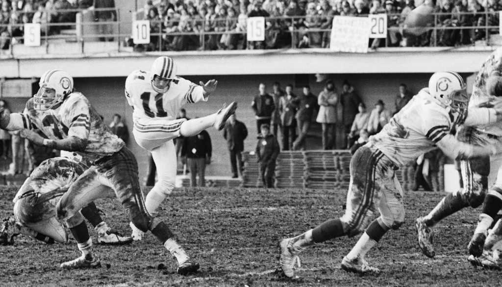 Retired CFL kicker Don Sweet charged with six counts of sexual crimes ...
