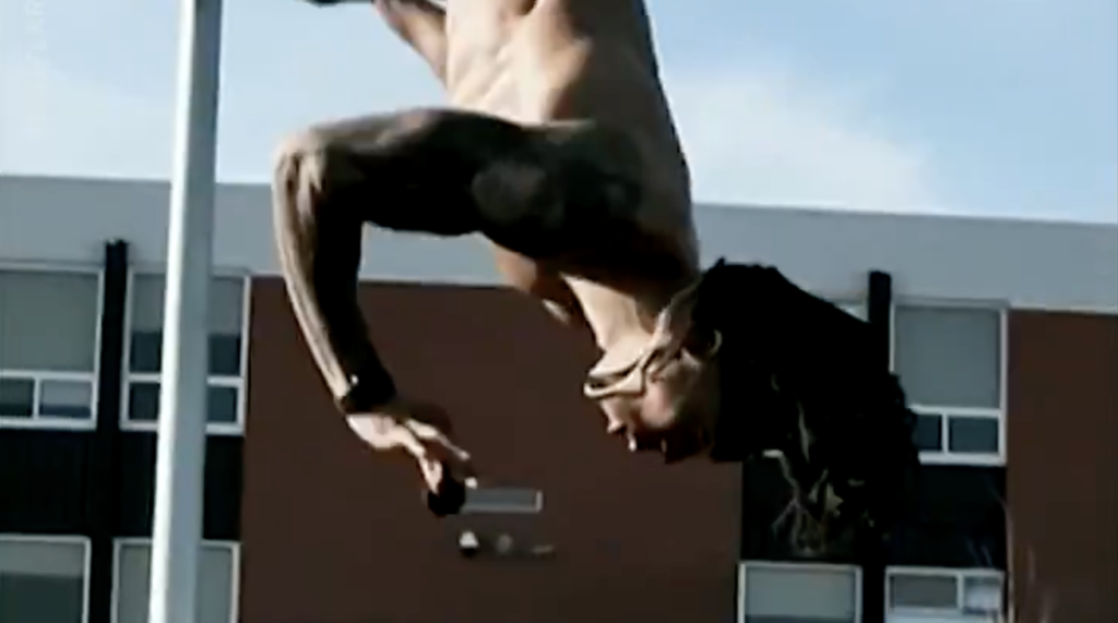 Elks' receiver Shai Ross performs insane mid-air Oreo dunk in viral ...