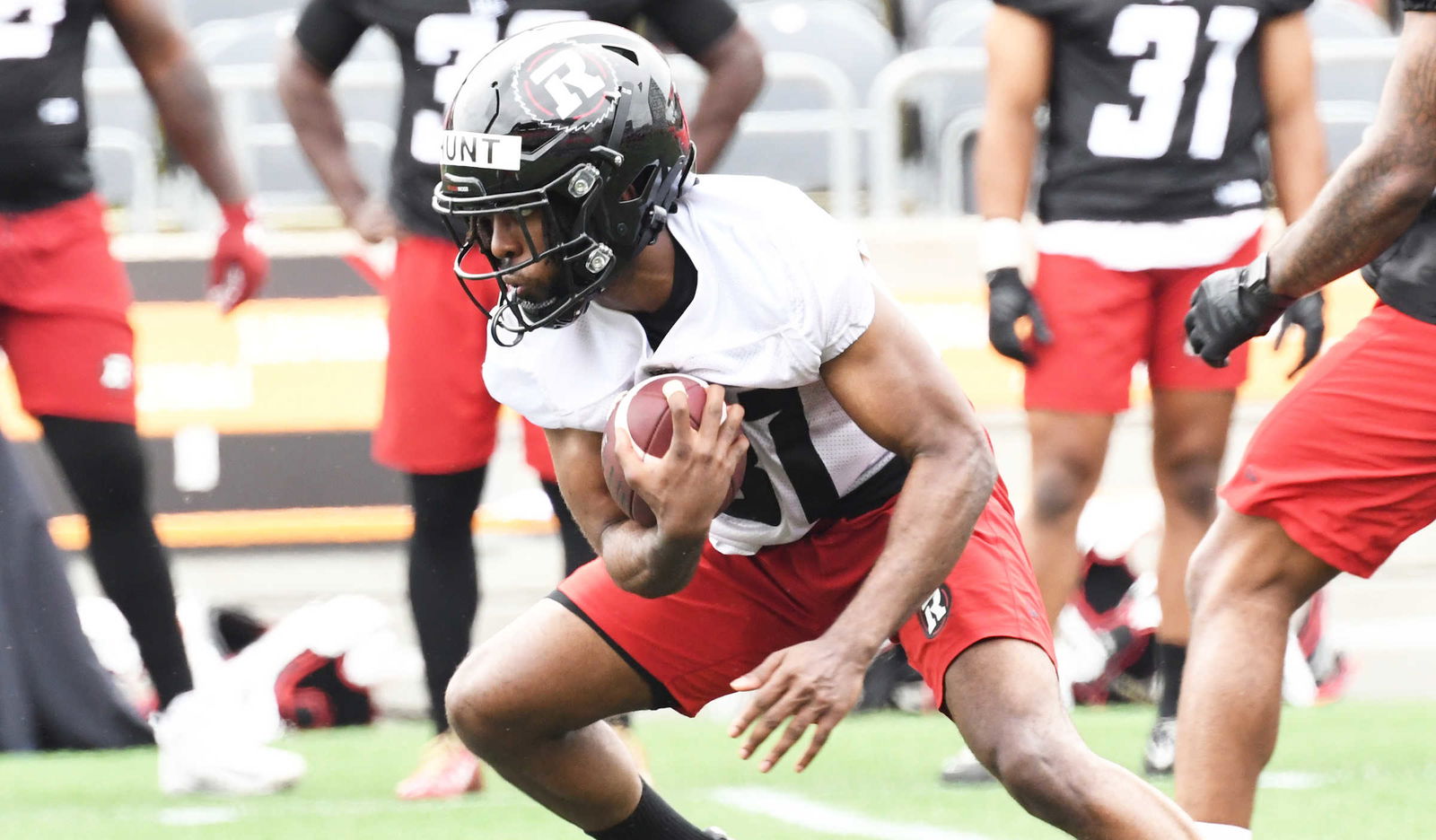 Suspended Redblacks' RB Akeem Hunt returns home to U.S. - 3DownNation