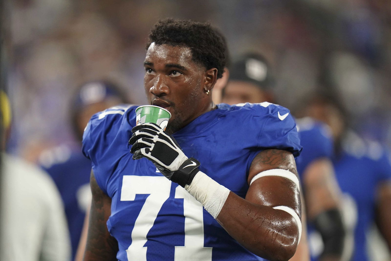 Another cup of coffee: Stampeders sign journeyman NFL OT Eric Smith ...