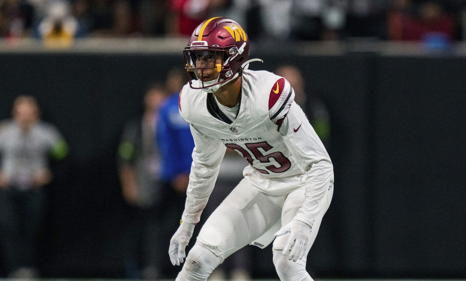 Canadian DB Benjamin St-Juste agrees to one-year contract with Los ...