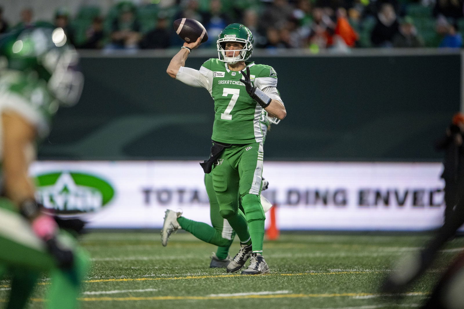 Staying in Saskatchewan: Riders re-sign veteran QB Trevor Harris ...