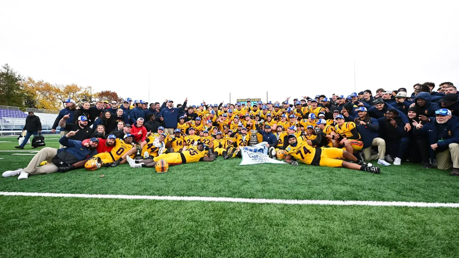 Queen's Gaels upset Laurier Golden Hawks in Yates Cup, advance to ...